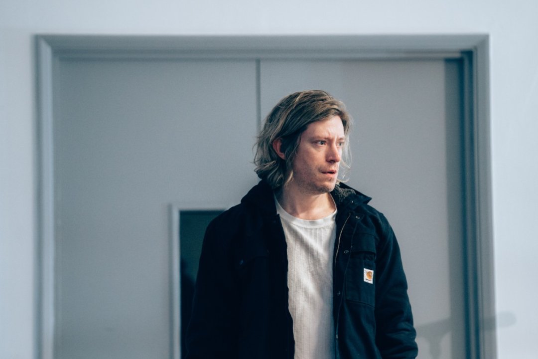 More photos released of Elektra in the West End starring Brie Larson ...