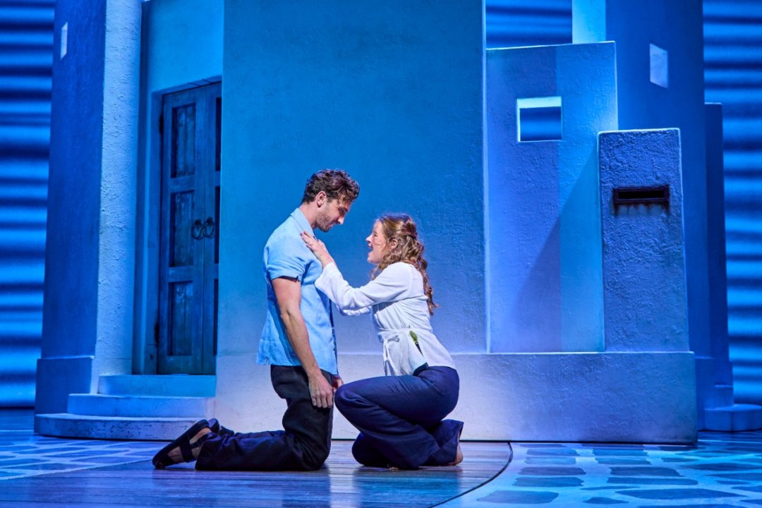 West End First-look: Mamma Mia! in London – new cast production photos ...