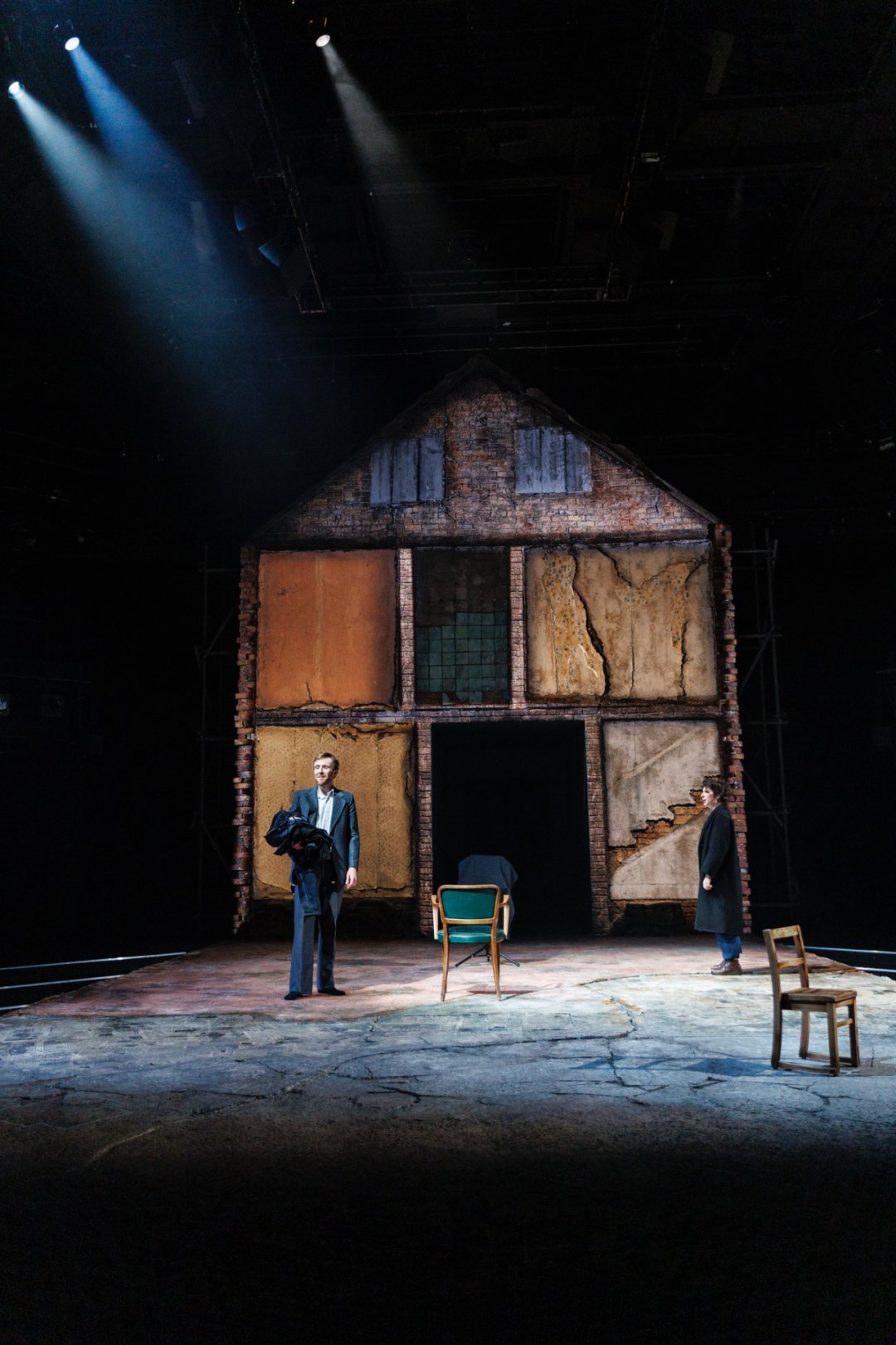 Nachtland at the Young Vic – First Look Photos | West End Theatre