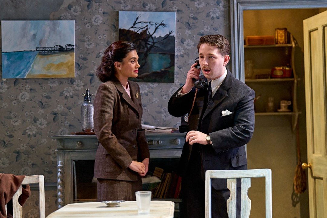 The Deep Blue Sea Tickets - London Theatre | WestEndTheatre