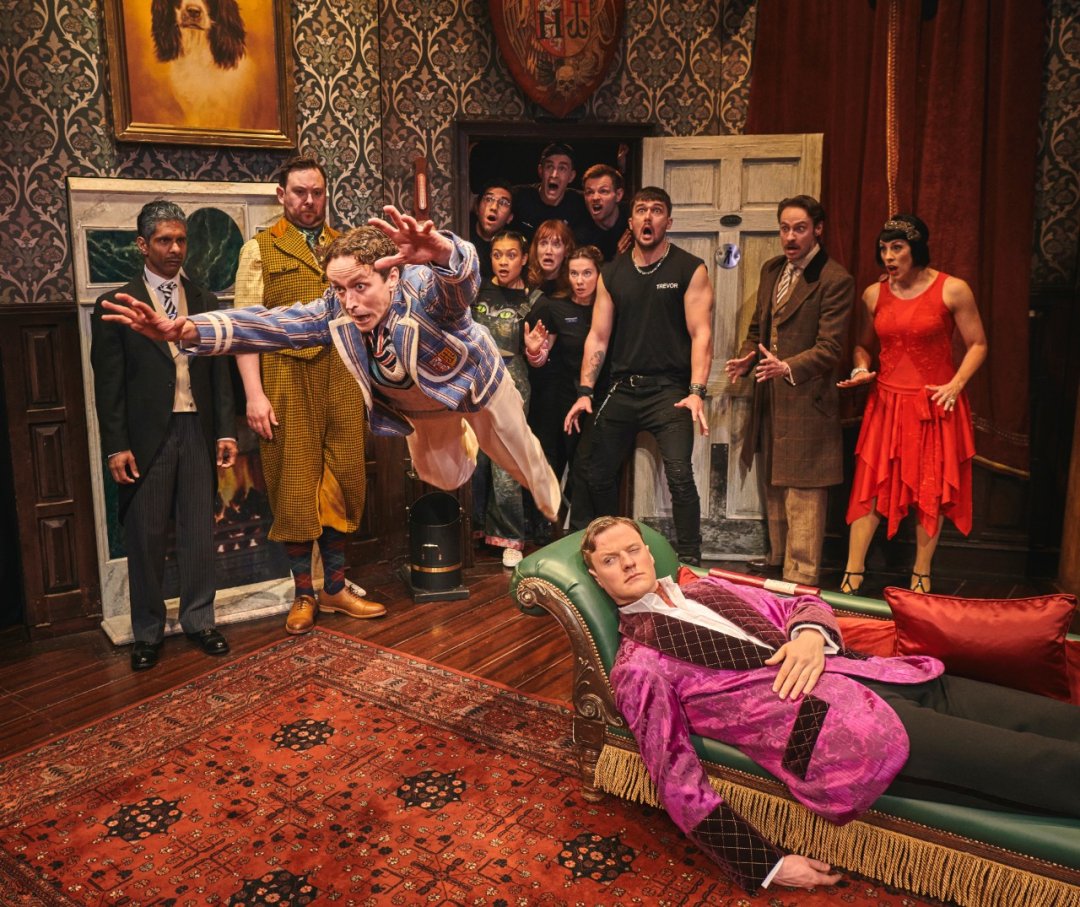 The Play That Goes Wrong releases new cast photos and celebrates its ...