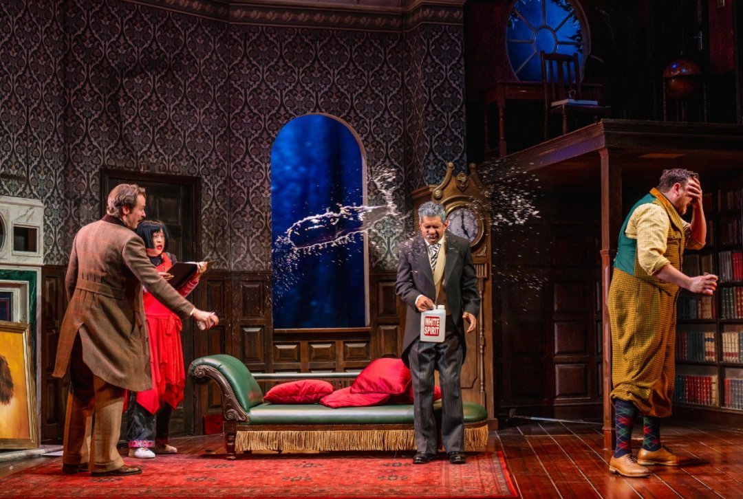 The Play That Goes Wrong releases new cast photos and celebrates its ...