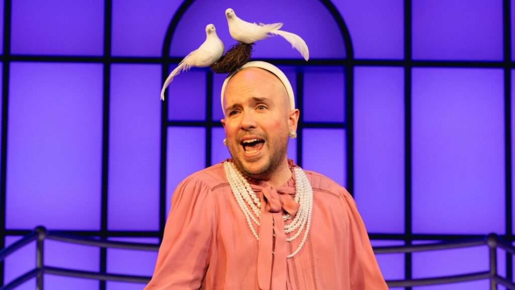 Tom Allen in Titanique – First-look West End photos | West End Theatre